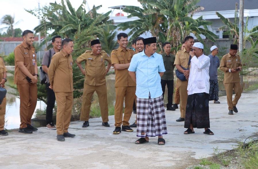 Bupati Anwar Sadat Serahkan Sapi Kurban ke Pondok Pesantren Al ...