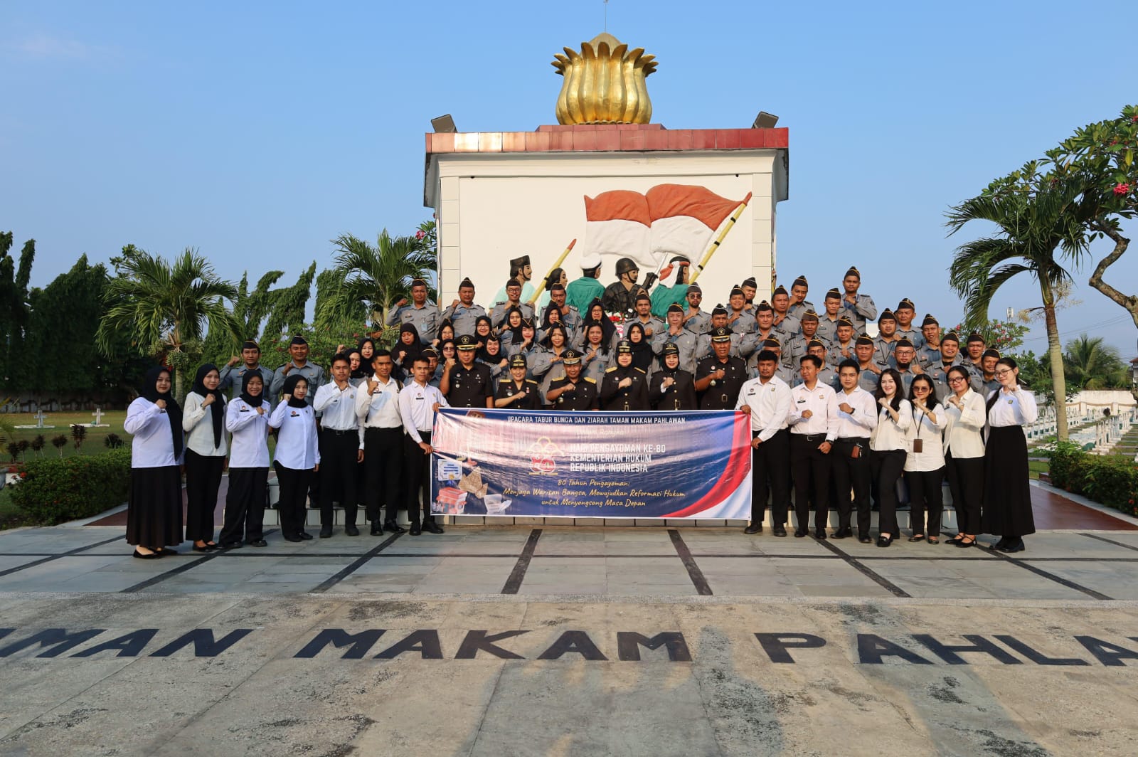 Peringati Hari Bhakti Pengayoman ke-80, Kemenkumham Jambi Tabur Bunga di TMP Satria Bhakti