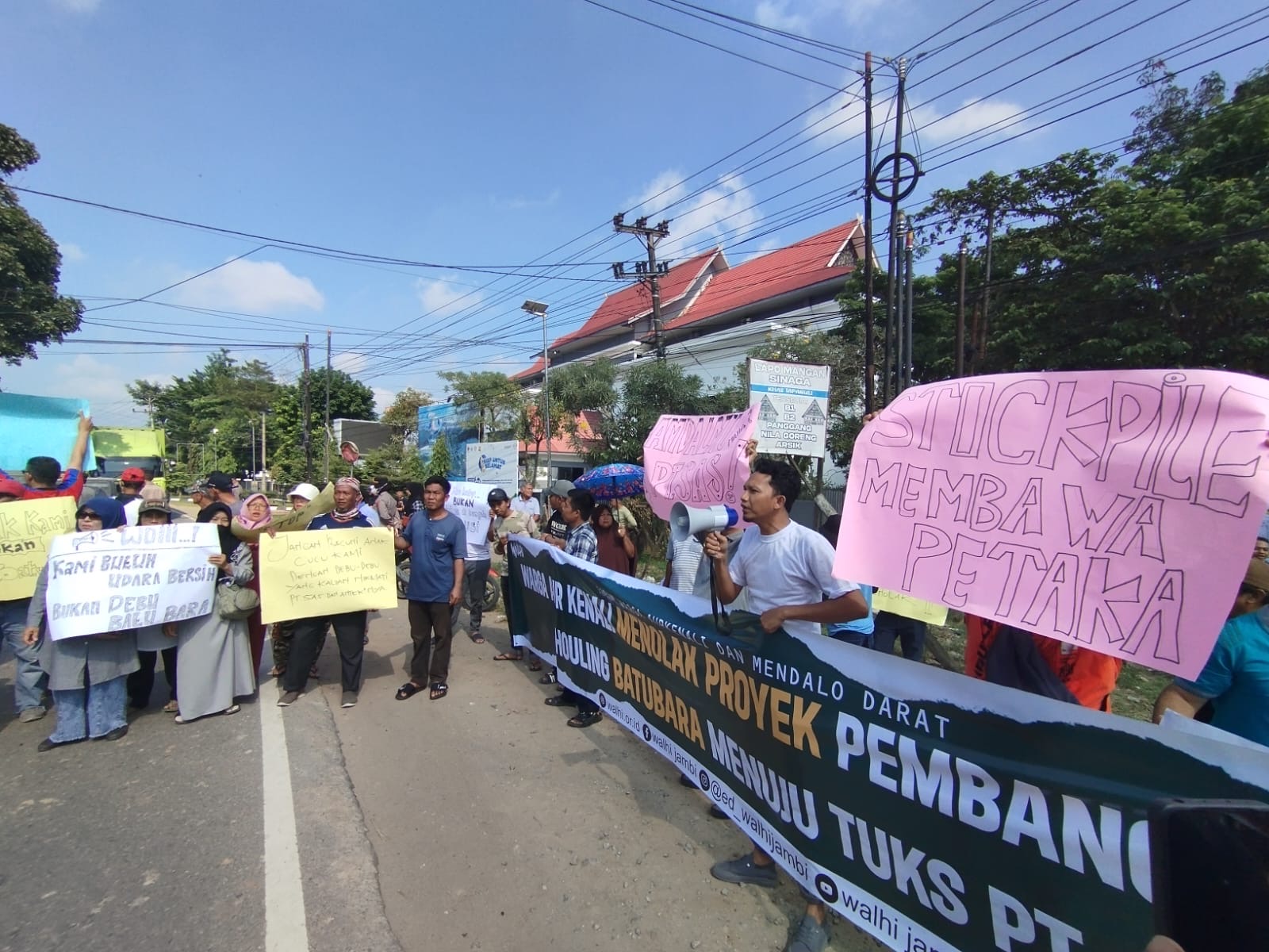 Warga Aur Kenali dan Mendalo Laut Kembali Demo, Minta Hentikan ...
