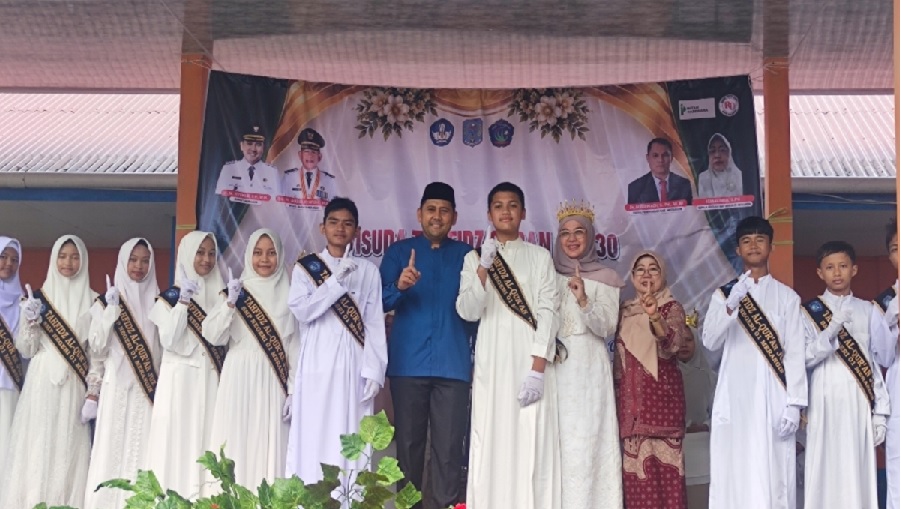 Bupati M. Syukur Haru dan Bangga, Sang Putra Turut Wisuda Tahfidz di ...
