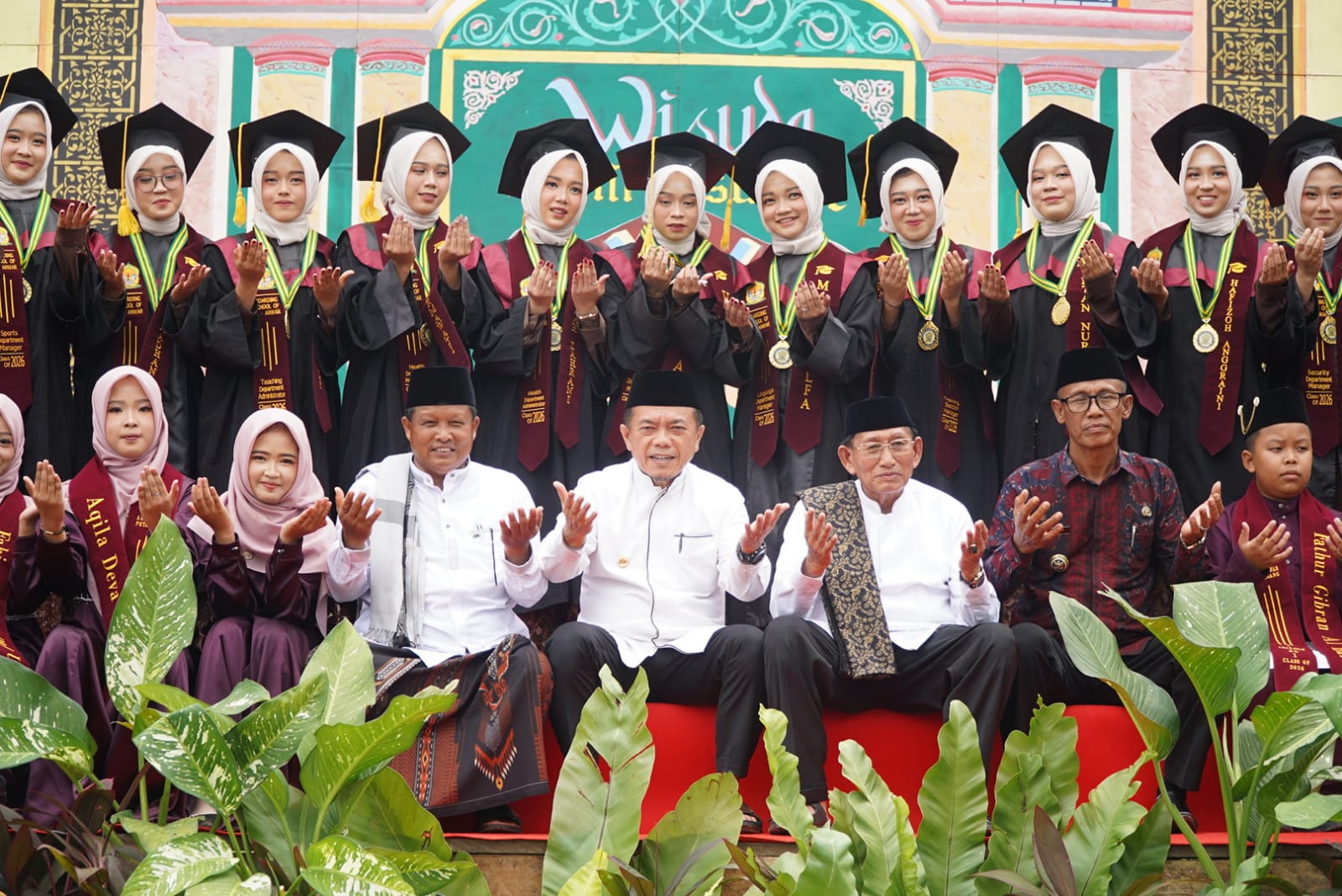 Al Haris Doakan Santri Ponpes Al-Anwar Jadi Generasi Berakhlak Mulia ...