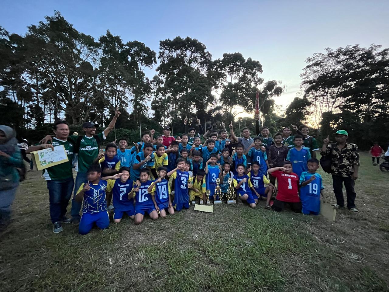 Kado Manis Akhir Tahun, SSB Tunas Bangsa U-10 dan U-12 Juara 1 Turnamen ...
